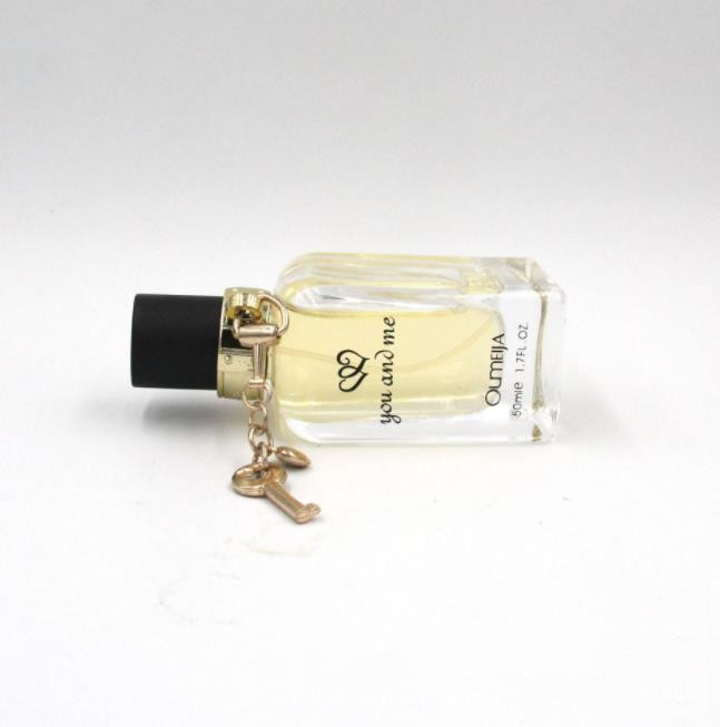 Nozzle rotating lifting perfume bottle